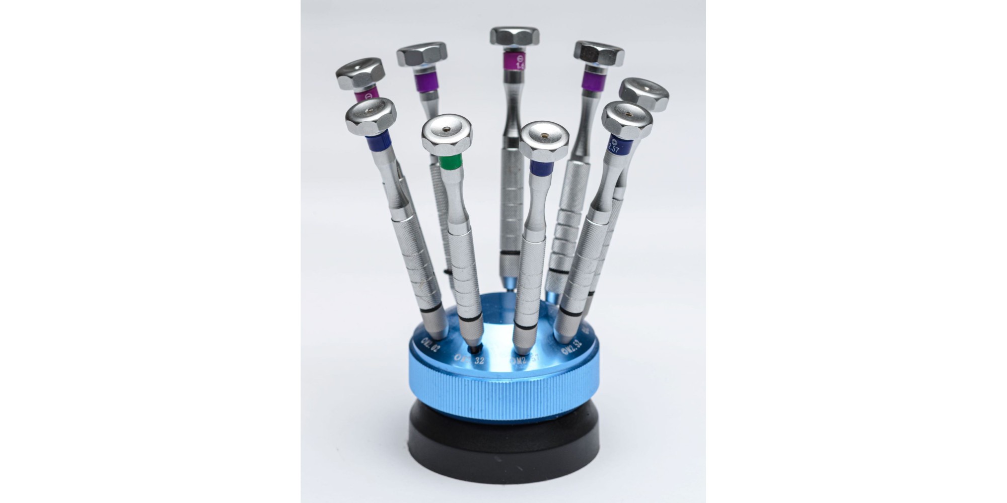 SCREWDRIVER SET ON ROTATING STAND
